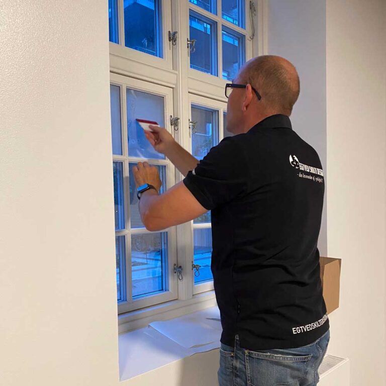 Vinduesfolie | Dekorativ og funktionel folie | Egtved Skilte